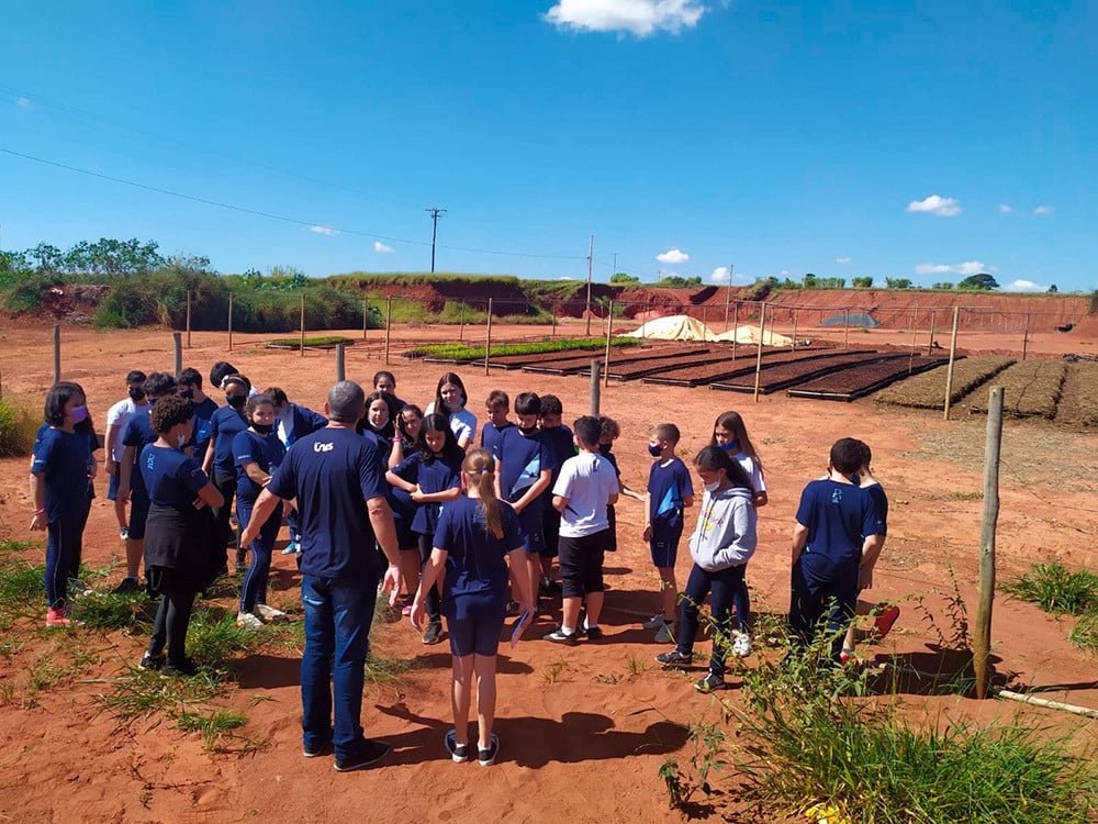 Alunos do Colégio Alpha transformam viveiro de café em sala de aula